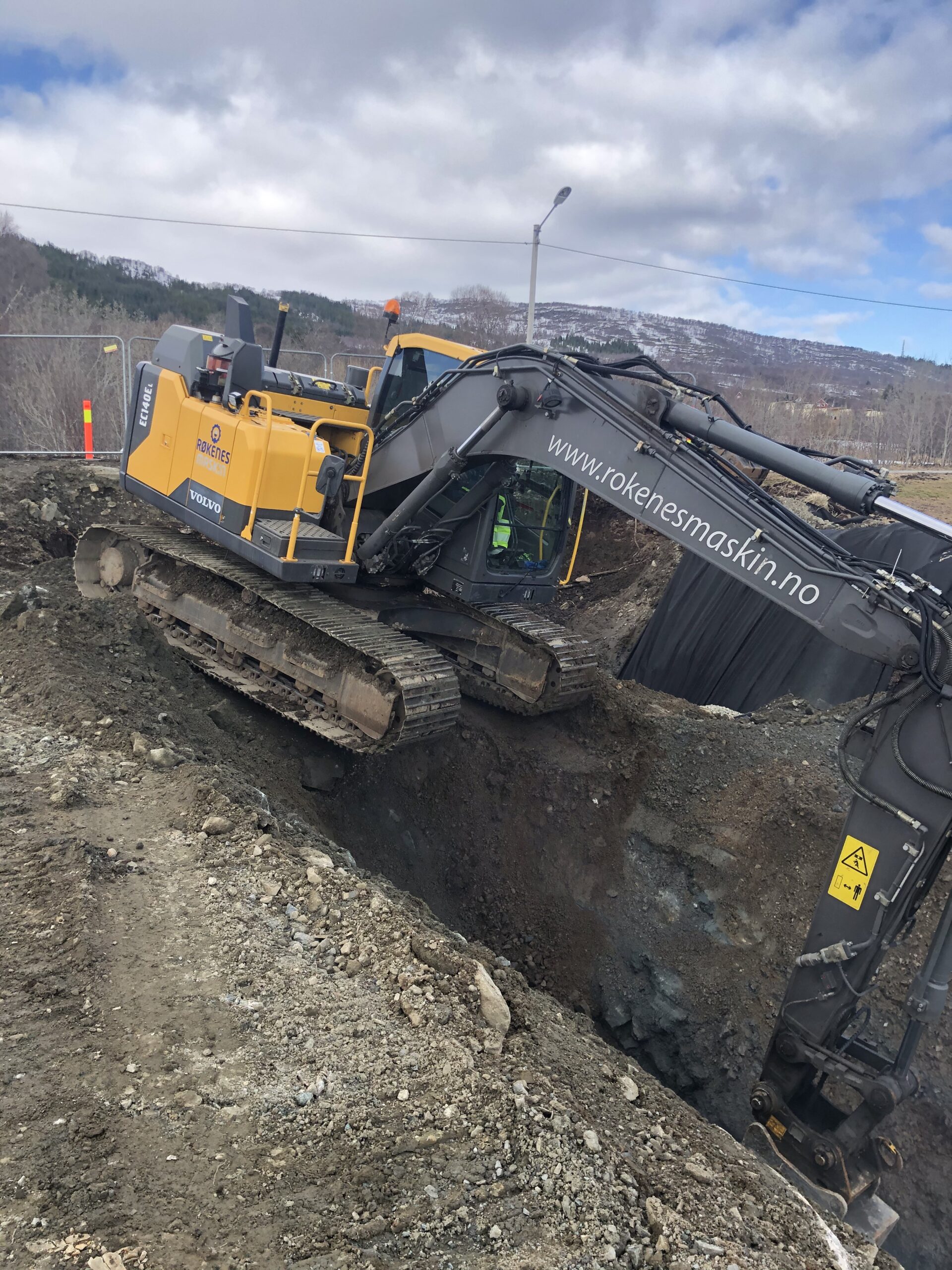 Røkenes Maskin AS | Volvo EC140E